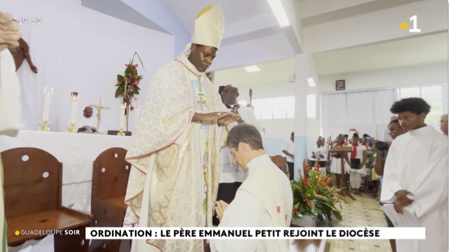 Guadeloupe : au journal télévisé du soir, un reportage sur l’ordination ...